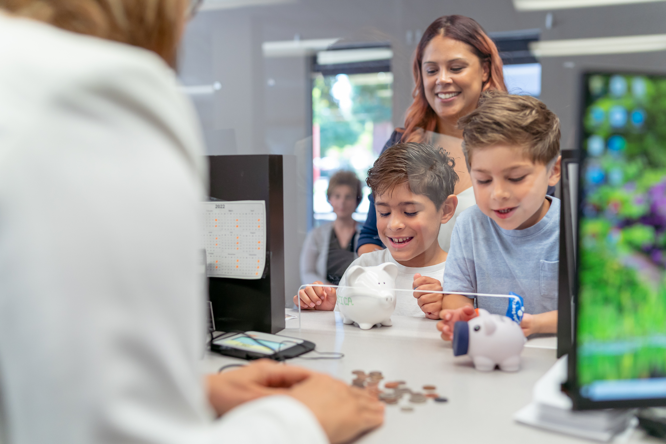 Cómo hablar con sus hijos sobre su primera cuenta de ahorros